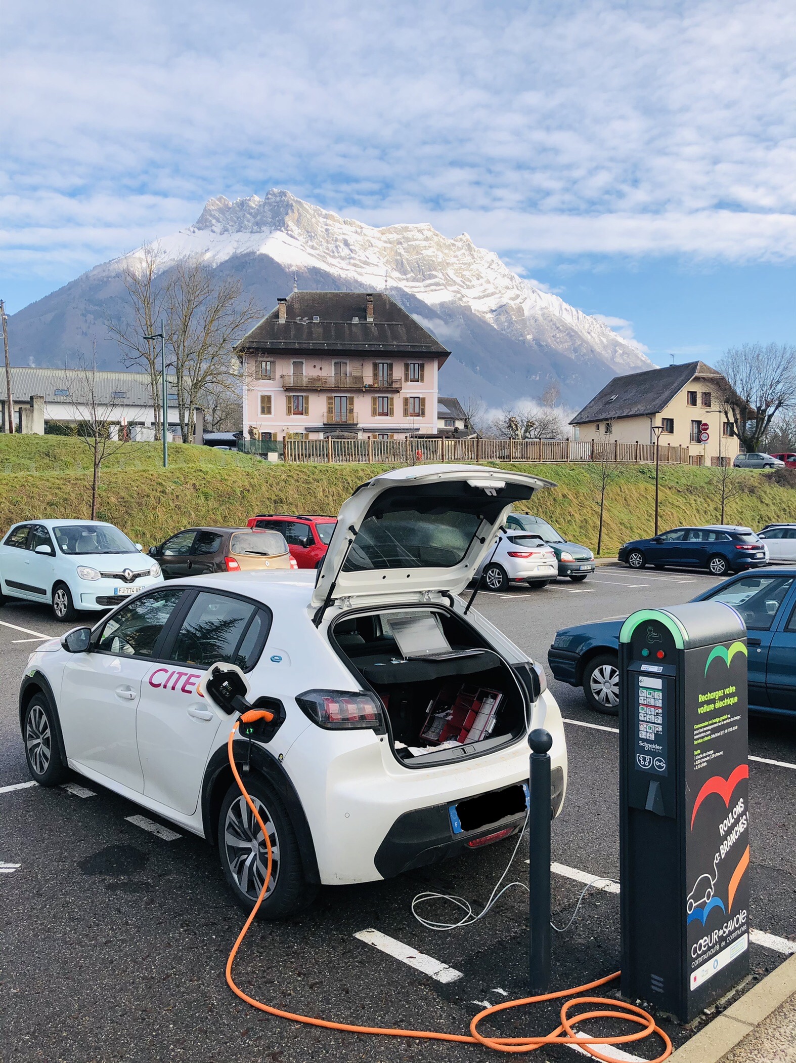 Easy Charge: facilitating the rollout of electric mobility - VINCI ...